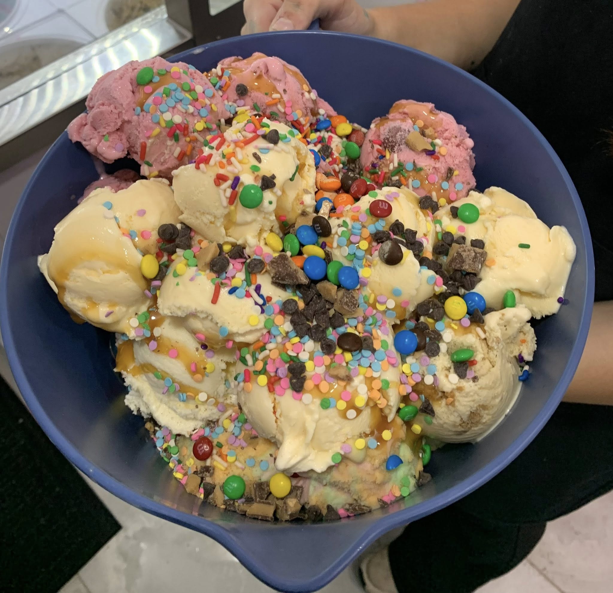 Skylar's Skoops' 32-Scoop "Sink" Ice Cream Sundae Challenge in Muscle ...